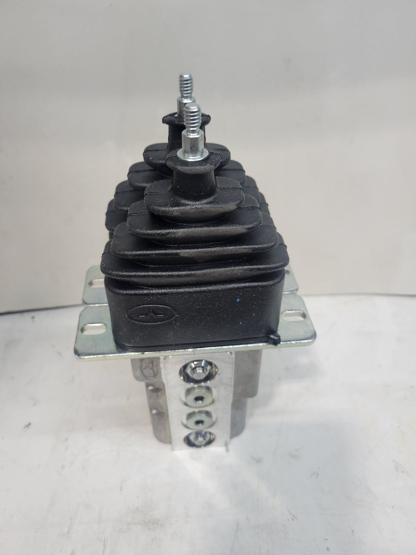Traction Control Valve - TX-1000 – DINGOPOWER.com