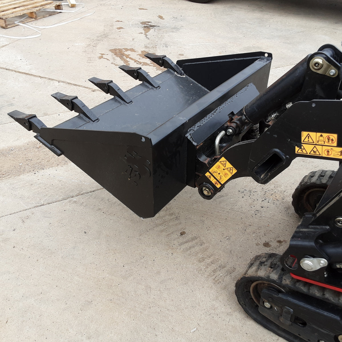 42" Tooth Bucket – DINGOPOWER.com